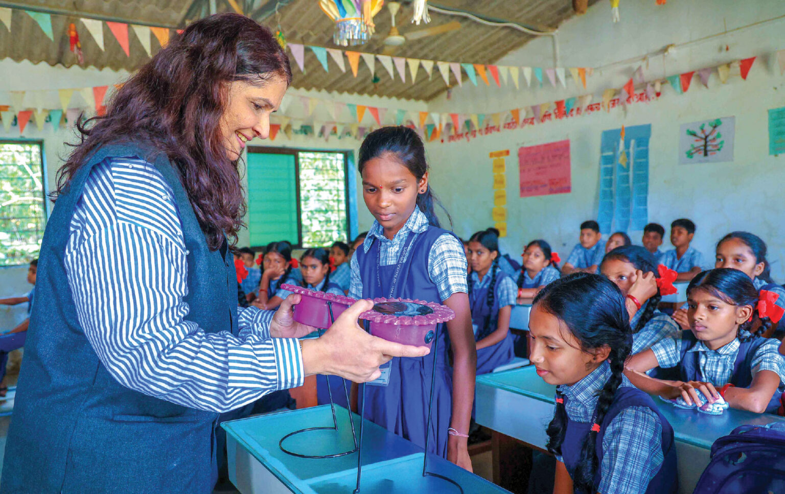 Mumbai Rotarians light up lives with solar energy - Rotary News
